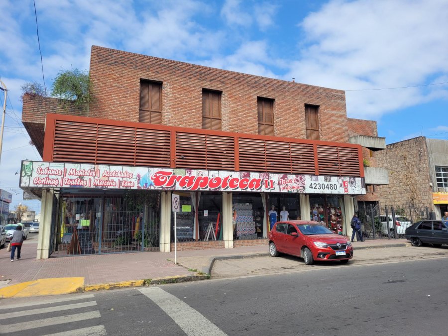 VENDO IMPORTANTE LOCAL COMERCIAL + PLANTA ALTA - Clasionce | Fácil ...