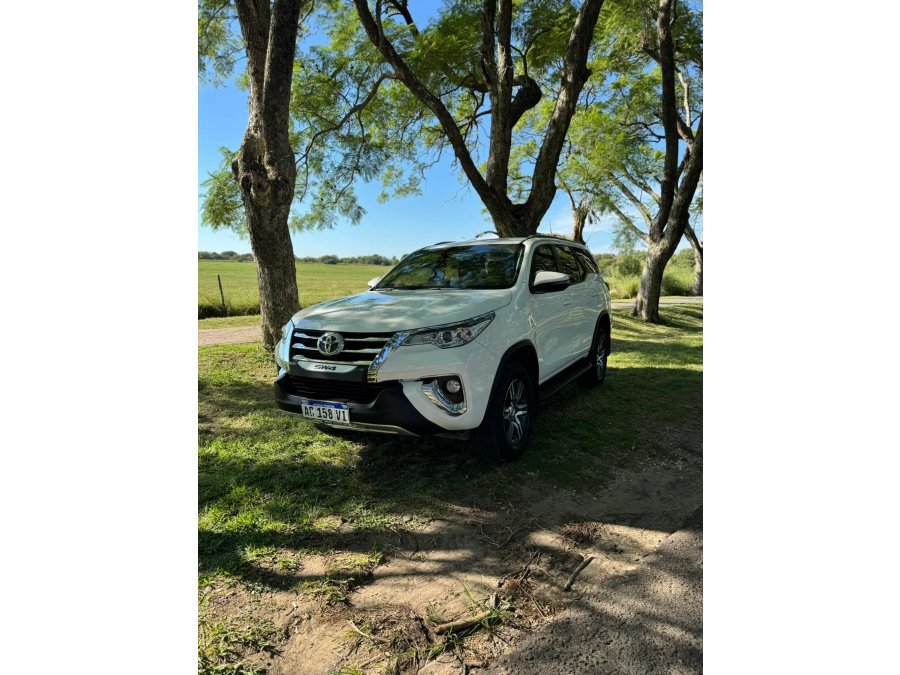 VENDO TOYOTA SW4 SR MANUAL 4x4 Mos. 2017 Diésel 2.8 - Clasionce | Fácil ...